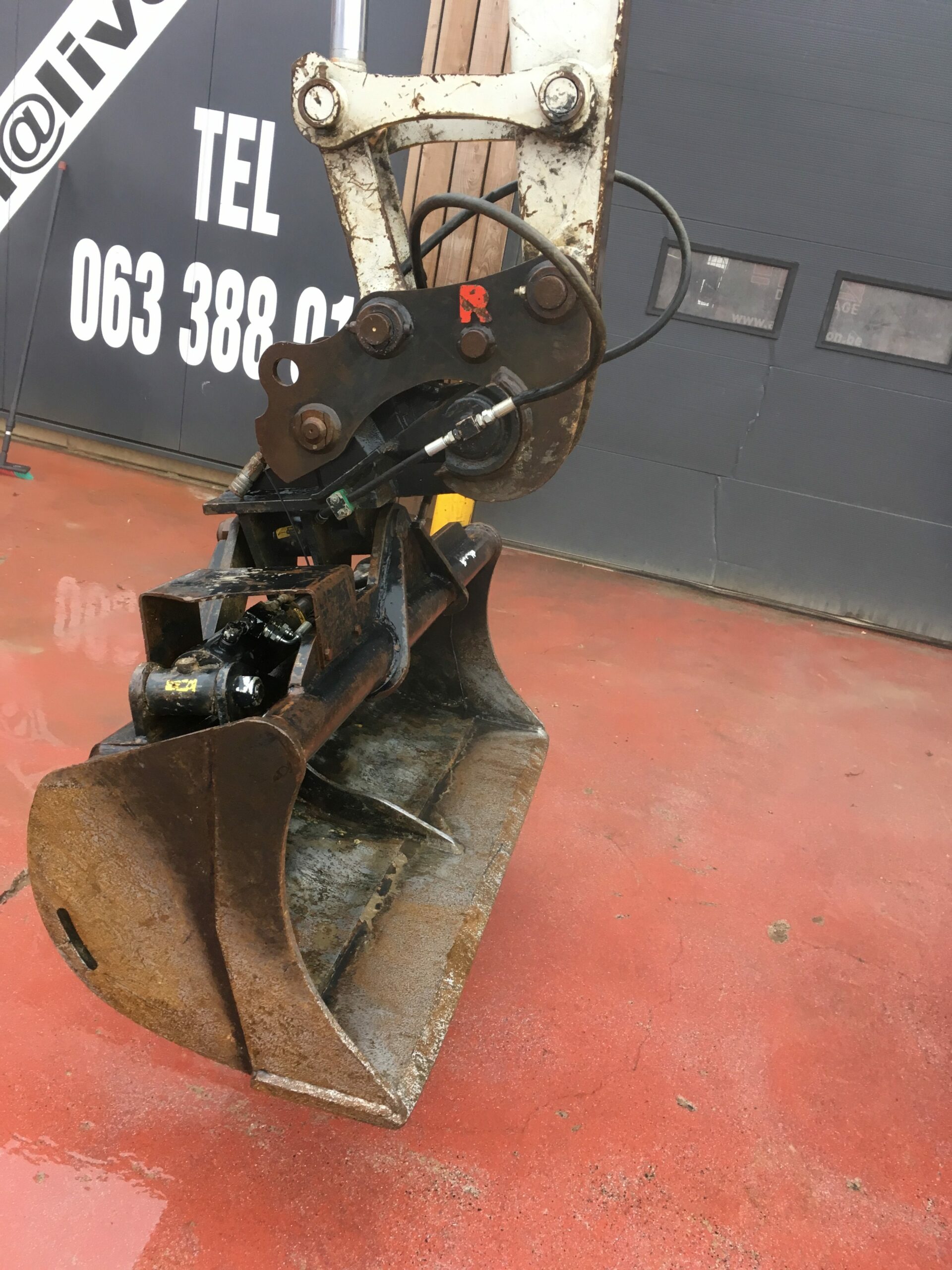 Bac inclinable sur grue 8T attache Morin module 2 - ALN Location