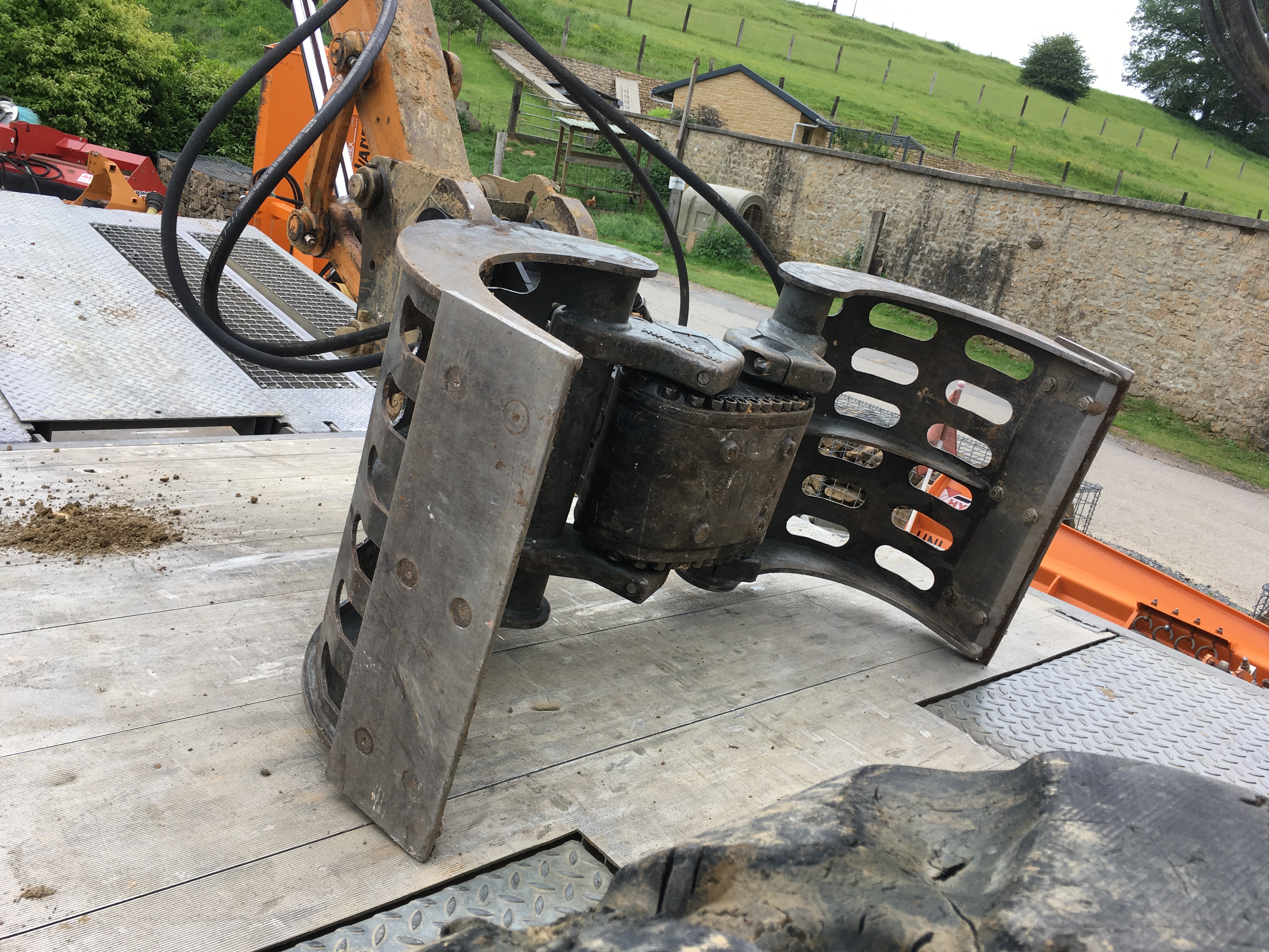 Grappin de démolition et tri sur grue 21T attache CW30 - ALN Location