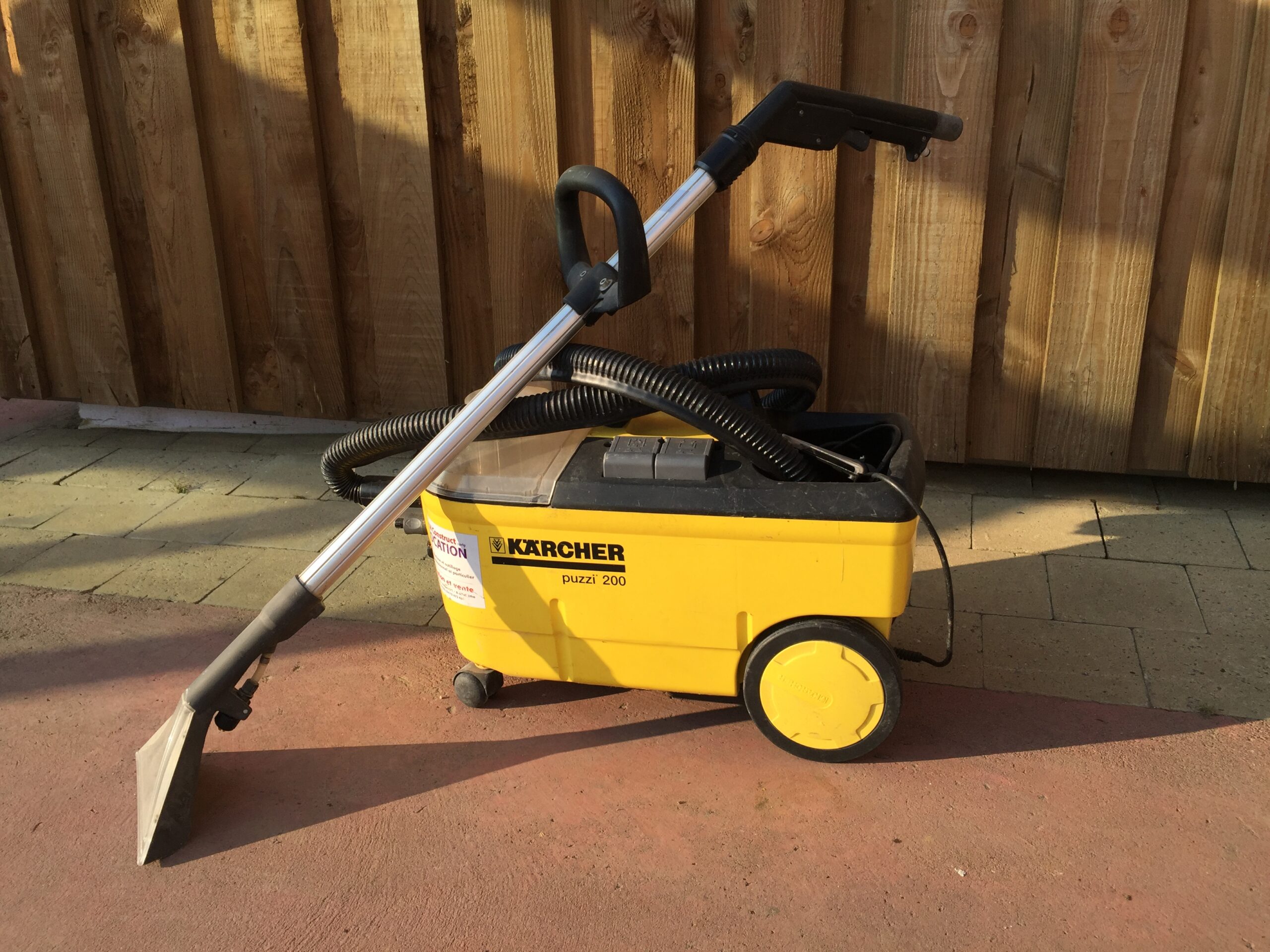 Aspirateur pour tapis de sol – shampouineuse aspirante Karcher Puzzi ...